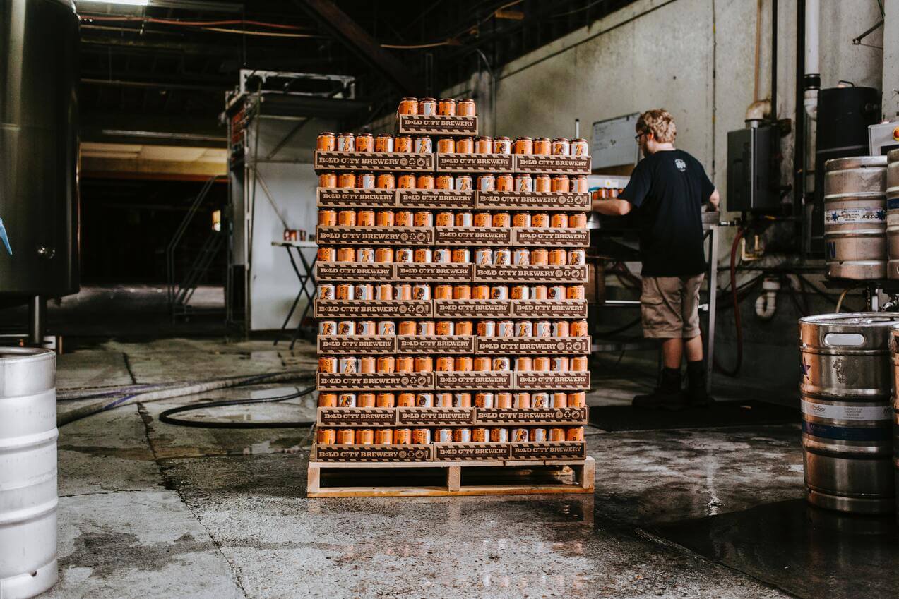 Ship block pallets in Europe with Quicargo | Save 30% in costs